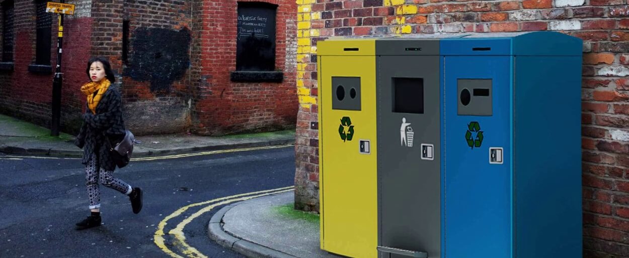 Een afvalpers van VE-TEC maakt grote hoeveelheden afvalstoffen kleiner.